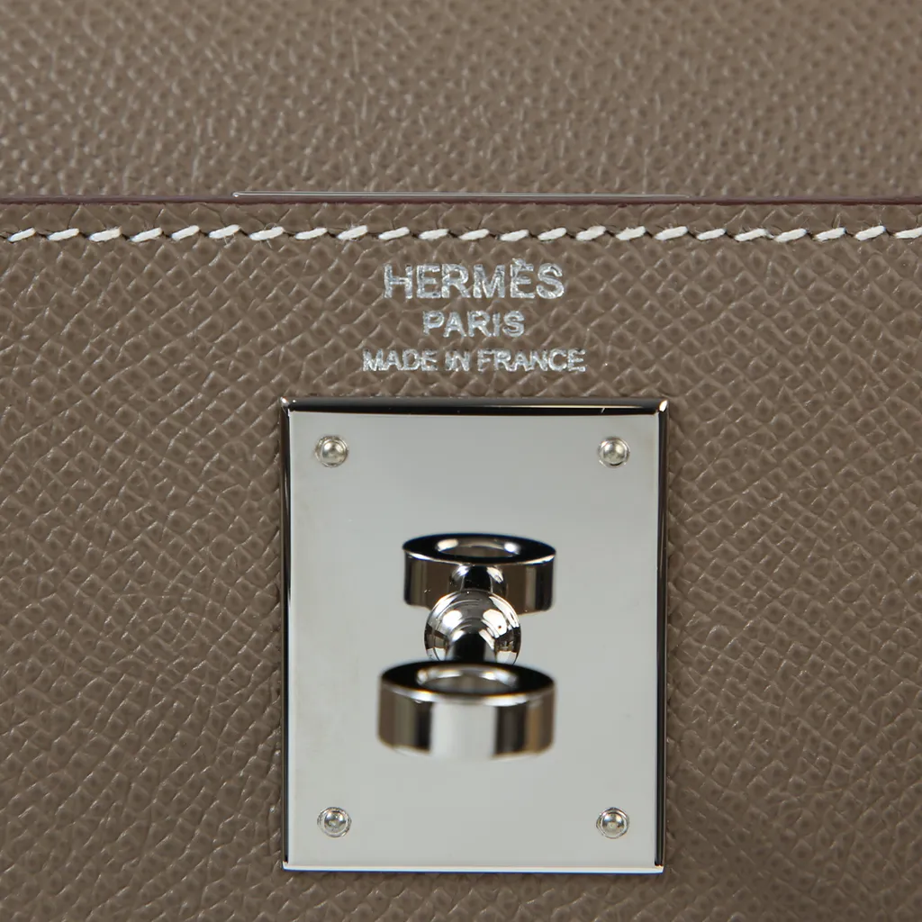 HERMÈS Kelly 28 Sellier handbag in Etoupe Epsom leather with Palladium ...