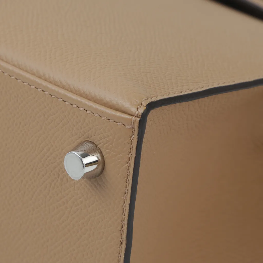 HERMÈS Kelly 25 Sellier handbag in Chai Epsom leather with Palladium ...