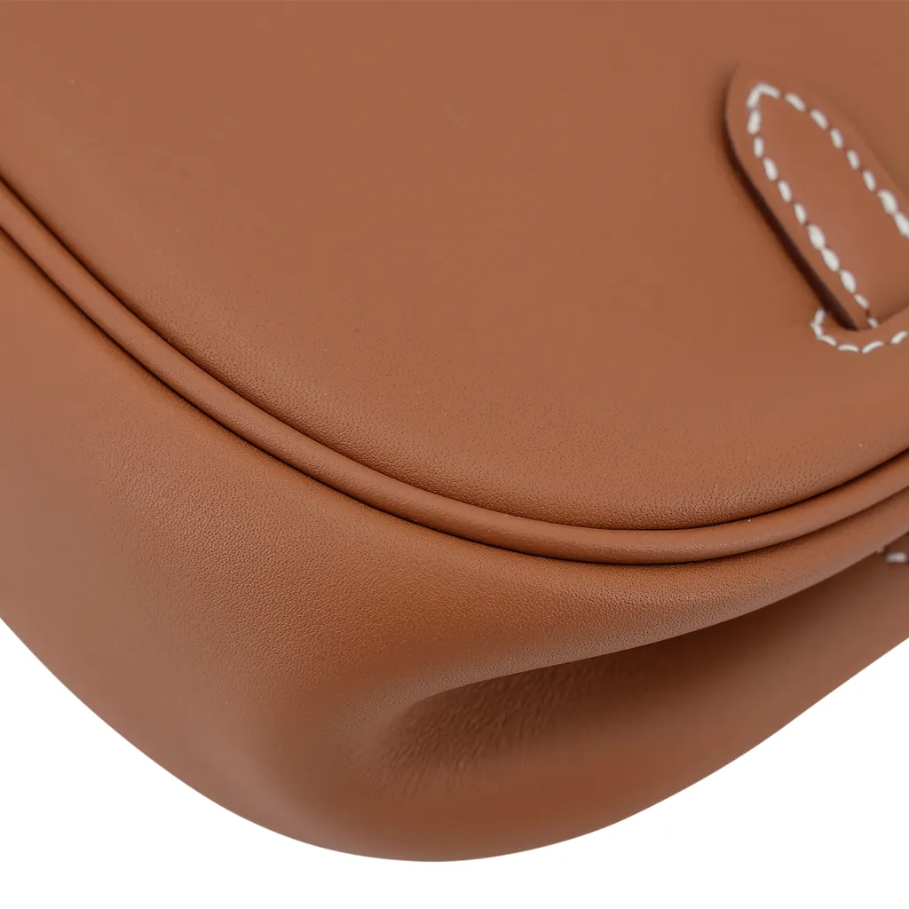 HERMÈS Kelly Moove shoulder bag in Gold Swifit leather with Gold hardware